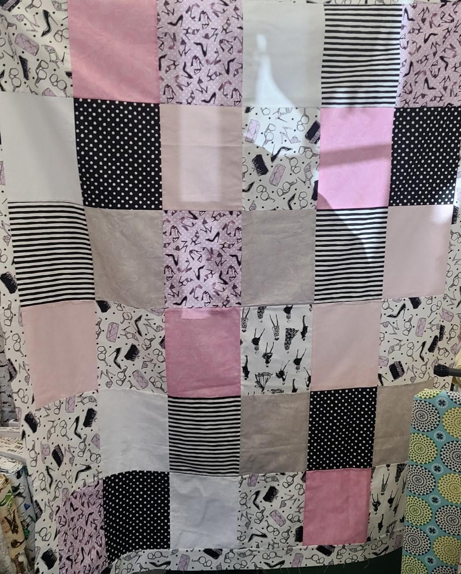 Dressed & Obsessed Patch Happy Quilt Kit – Bits 'n Pieces Quilt Shop